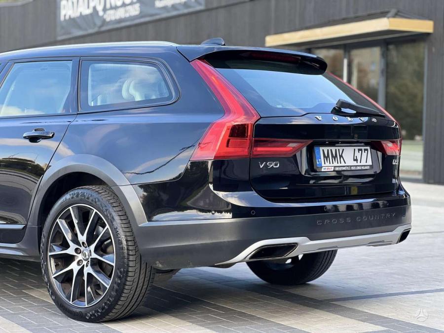 Melns Volvo V90 2018 Šauļi, ar dzinēja tilpumu 1.97 L un nobraukumu 102 tūkst. km par 24990 €, foto 7 vietnē AUTOMOTO.COM.LV
