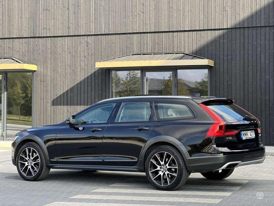 Melns Volvo V90 2018 Šauļi, ar dzinēja tilpumu 1.97 L un nobraukumu 102 tūkst. km par 24990 €, foto 8 vietnē AUTOMOTO.COM.LV
