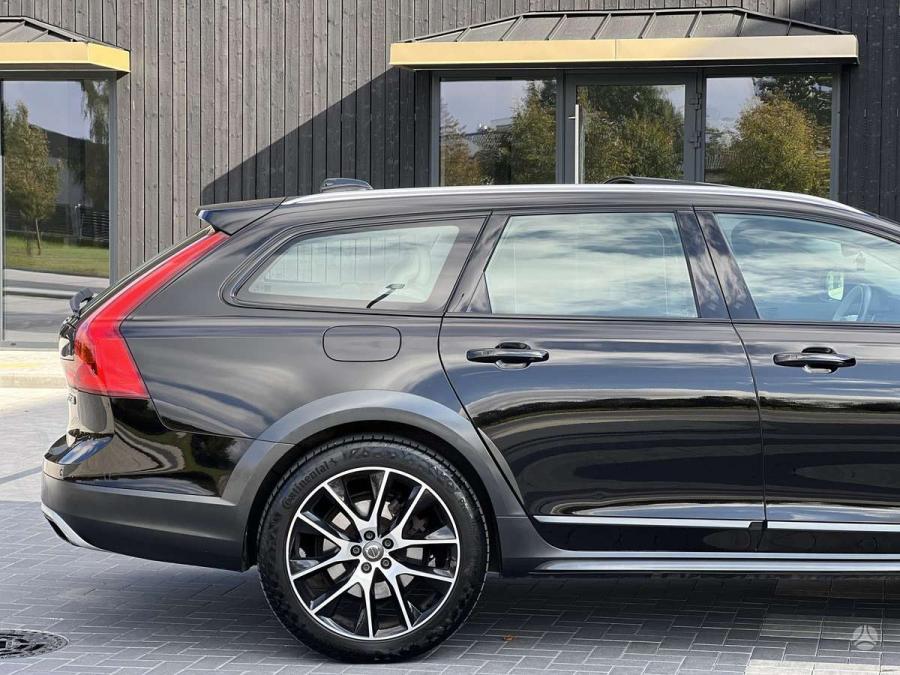 Melns Volvo V90 2018 Šauļi, ar dzinēja tilpumu 1.97 L un nobraukumu 102 tūkst. km par 24990 €, foto 11 vietnē AUTOMOTO.COM.LV
