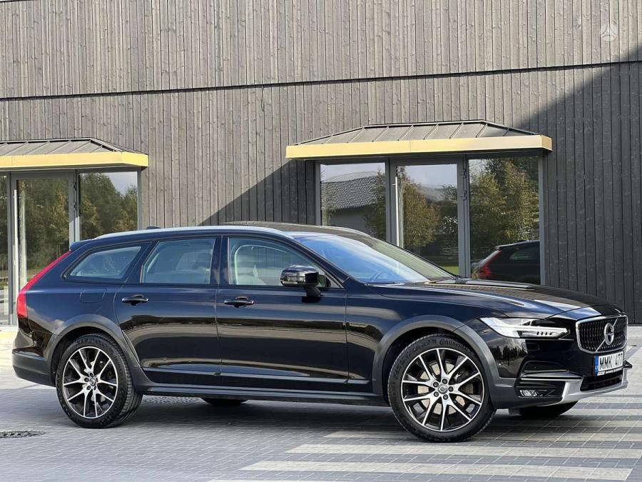 Melns Volvo V90 2018 Šauļi, ar dzinēja tilpumu 1.97 L un nobraukumu 102 tūkst. km par 24990 €, foto 13 vietnē AUTOMOTO.COM.LV