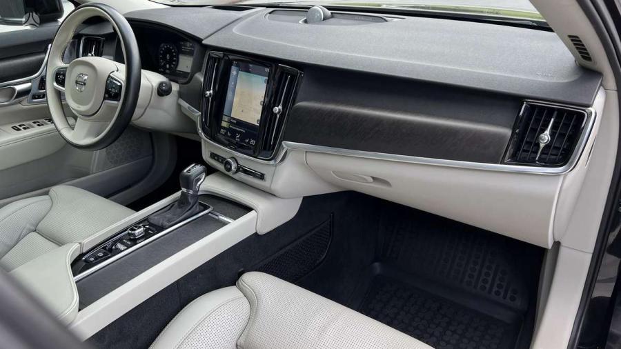 Melns Volvo V90 2018 Šauļi, ar dzinēja tilpumu 1.97 L un nobraukumu 102 tūkst. km par 24990 €, foto 23 vietnē AUTOMOTO.COM.LV