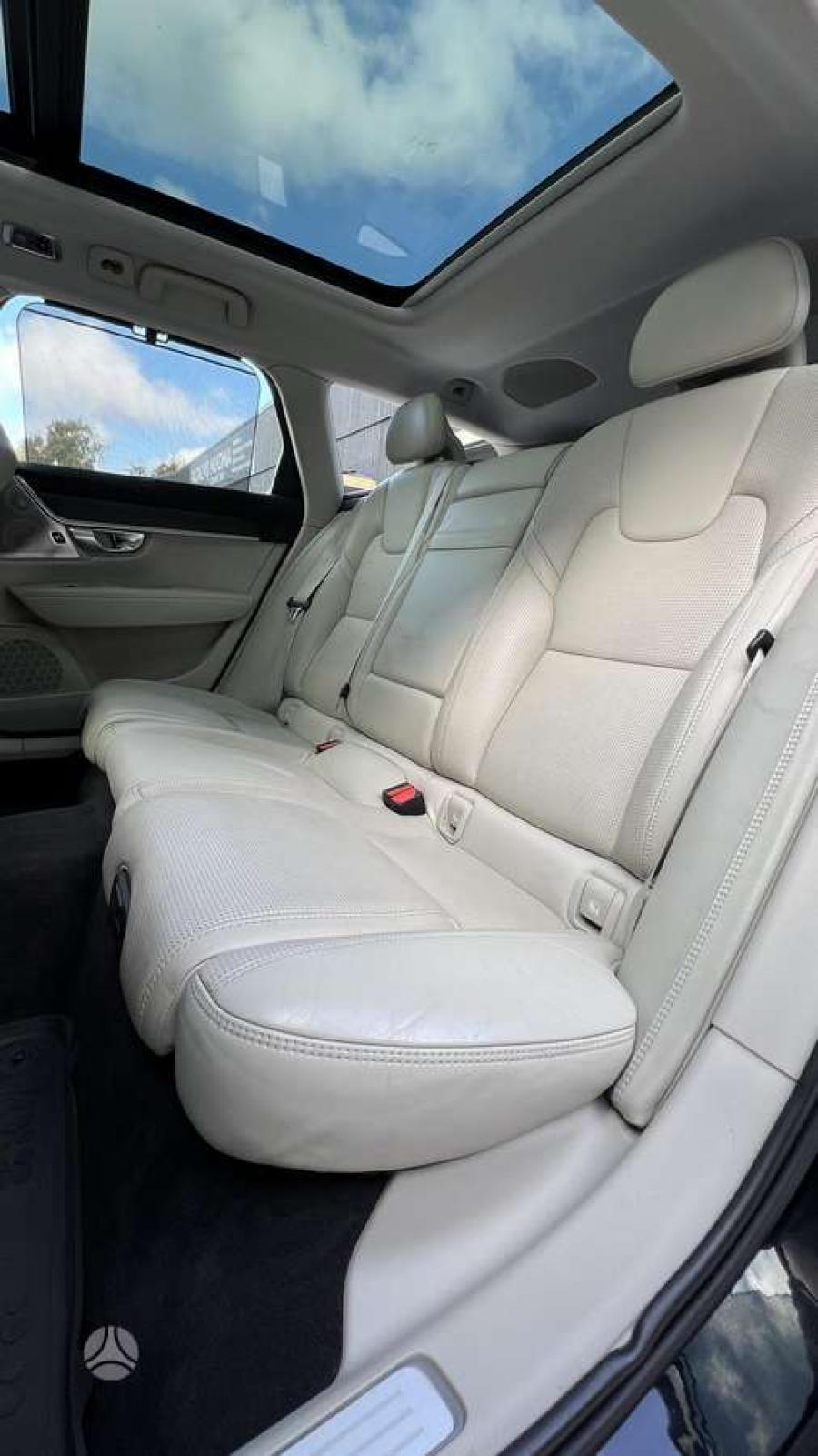 Melns Volvo V90 2018 Šauļi, ar dzinēja tilpumu 1.97 L un nobraukumu 102 tūkst. km par 24990 €, foto 25 vietnē AUTOMOTO.COM.LV