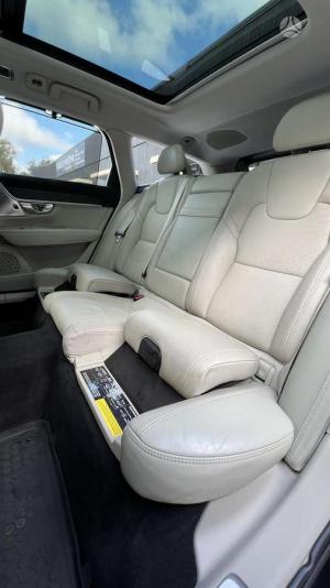 Melns Volvo V90 2018 Šauļi, ar dzinēja tilpumu 1.97 L un nobraukumu 102 tūkst. km par 24990 €, foto 26 vietnē AUTOMOTO.COM.LV