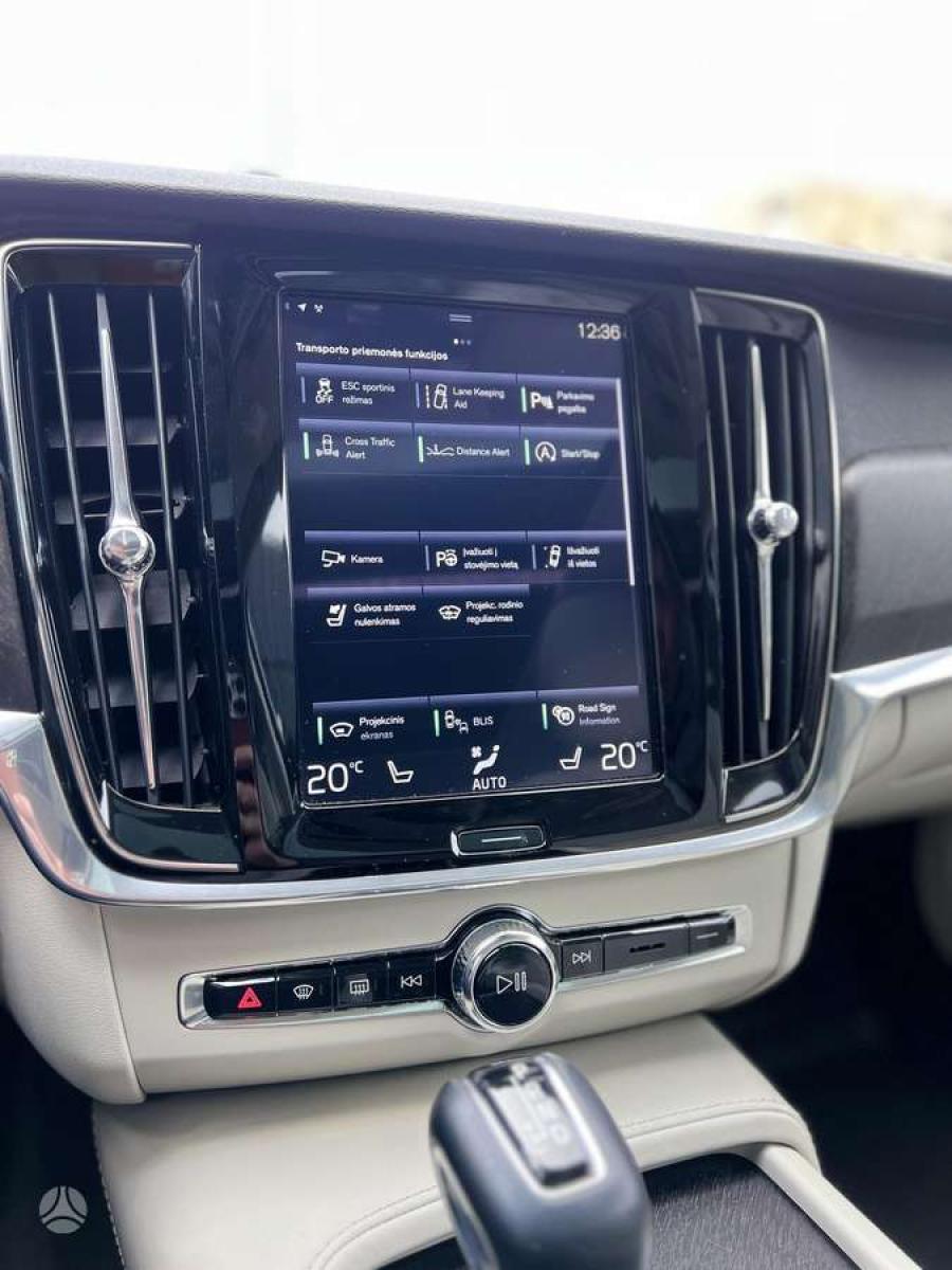 Melns Volvo V90 2018 Šauļi, ar dzinēja tilpumu 1.97 L un nobraukumu 102 tūkst. km par 24990 €, foto 31 vietnē AUTOMOTO.COM.LV