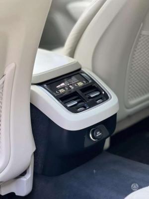 Melns Volvo V90 2018 Šauļi, ar dzinēja tilpumu 1.97 L un nobraukumu 102 tūkst. km par 24990 €, foto 40 vietnē AUTOMOTO.COM.LV