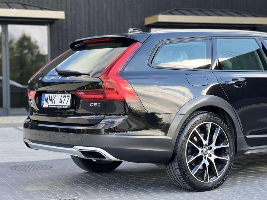 Melns Volvo V90 2018 Šauļi, ar dzinēja tilpumu 1.97 L un nobraukumu 102 tūkst. km par 24990 €, foto 42 vietnē AUTOMOTO.COM.LV