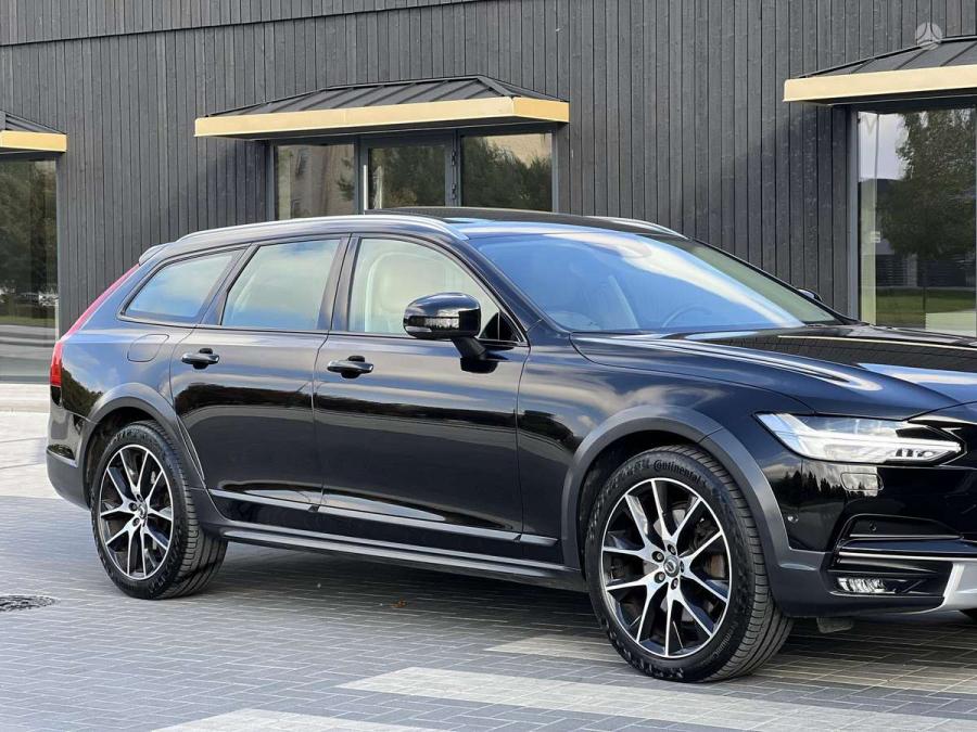 Melns Volvo V90 2018 Šauļi, ar dzinēja tilpumu 1.97 L un nobraukumu 102 tūkst. km par 24990 €, foto 43 vietnē AUTOMOTO.COM.LV