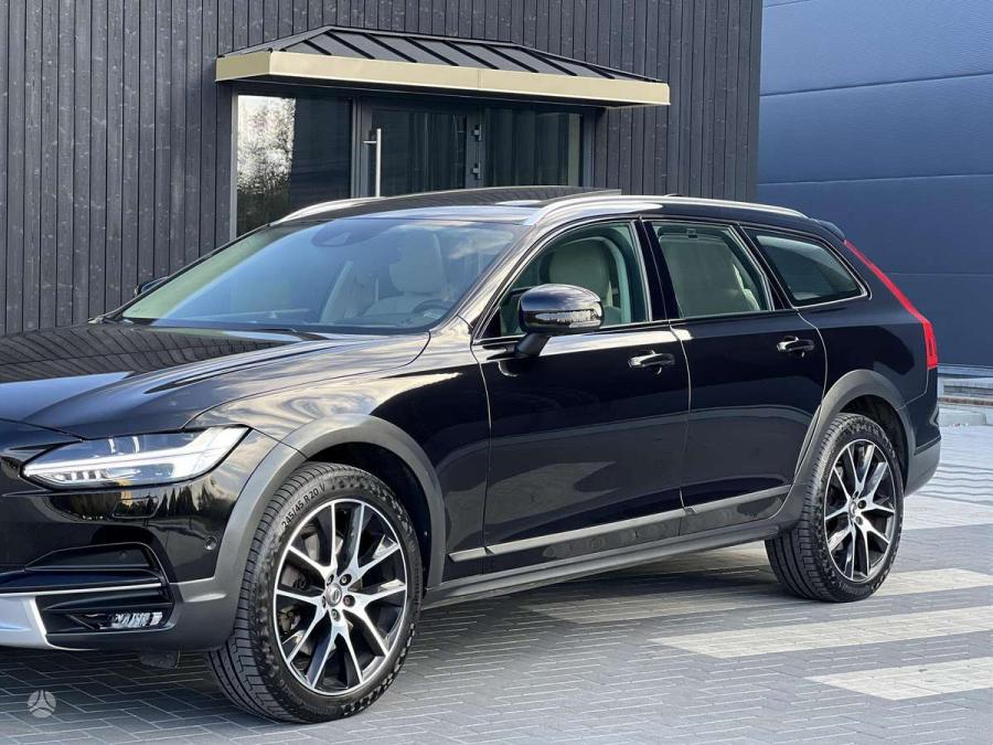 Melns Volvo V90 2018 Šauļi, ar dzinēja tilpumu 1.97 L un nobraukumu 102 tūkst. km par 24990 €, foto 45 vietnē AUTOMOTO.COM.LV