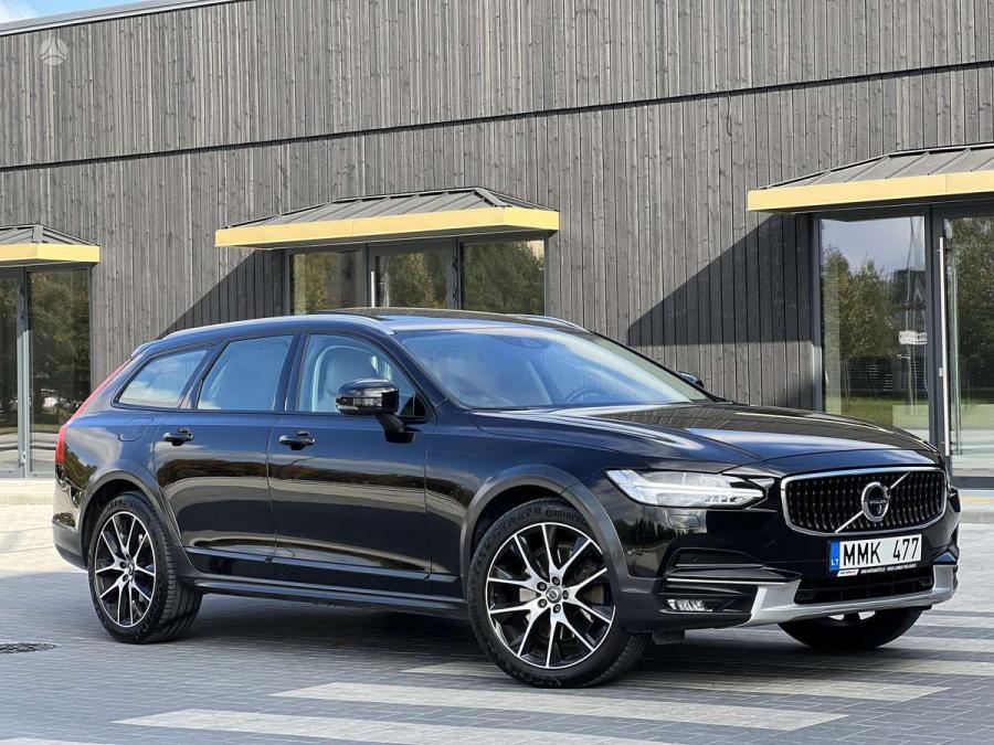 Melns Volvo V90 2018 Šauļi, ar dzinēja tilpumu 1.97 L un nobraukumu 102 tūkst. km par 24990 €, foto 49 vietnē AUTOMOTO.COM.LV