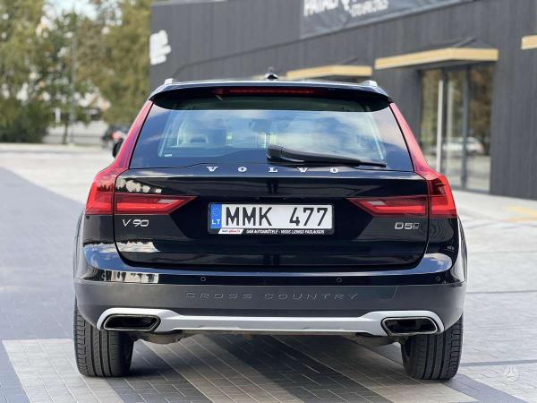 Black Volvo V90 2018 in Siauliai, with an engine capacity of 1.97 L and mileage of 102 thousand km for 24990 €, photo 9 on AUTOMOTO.COM.LV