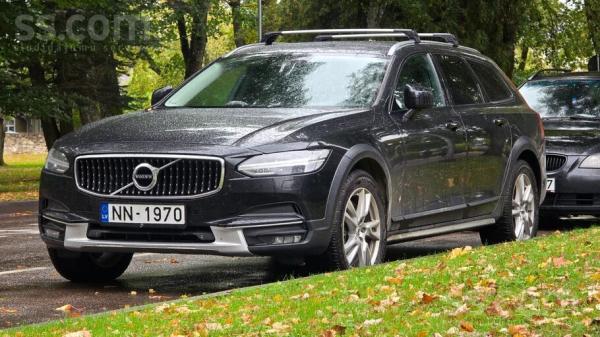 Volvo V90 2018 Rīga vietnē Melns Volvo V90 2018 Rīga, ar dzinēja tilpumu 2.00 L un nobraukumu 332 tūkst. km par 16661 €, foto 1 vietnē AUTOMOTO.COM.LV