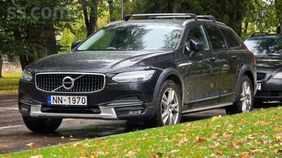 Melns Volvo V90 2018 Rīga, ar dzinēja tilpumu 2.00 L un nobraukumu 332 tūkst. km par 16661 €, foto 1 vietnē AUTOMOTO.COM.LV
