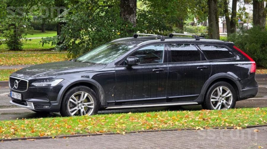 Melns Volvo V90 2018 Rīga, ar dzinēja tilpumu 2.00 L un nobraukumu 332 tūkst. km par 16661 €, foto 3 vietnē AUTOMOTO.COM.LV