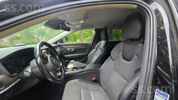 Volvo V90 2018 Rīga vietnē Melns Volvo V90 2018 Rīga, ar dzinēja tilpumu 2.00 L un nobraukumu 332 tūkst. km par 16661 €, foto 7 vietnē AUTOMOTO.COM.LV