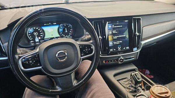 Volvo V90 2018 Rīga vietnē Melns Volvo V90 2018 Rīga, ar dzinēja tilpumu 2.00 L un nobraukumu 332 tūkst. km par 16661 €, foto 8 vietnē AUTOMOTO.COM.LV