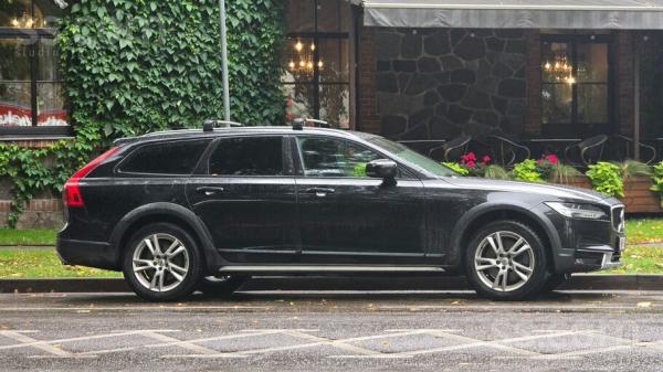 Volvo V90 2018 Rīga vietnē Melns Volvo V90 2018 Rīga, ar dzinēja tilpumu 2.00 L un nobraukumu 332 tūkst. km par 16661 €, foto 10 vietnē AUTOMOTO.COM.LV