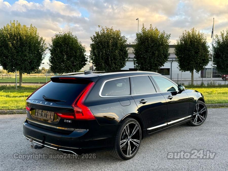Black Volvo V90 2018 in Tartu, with an engine capacity of 2.00 L and mileage of 109 thousand km for 21500 €, photo 5 on AUTOMOTO.COM.LV