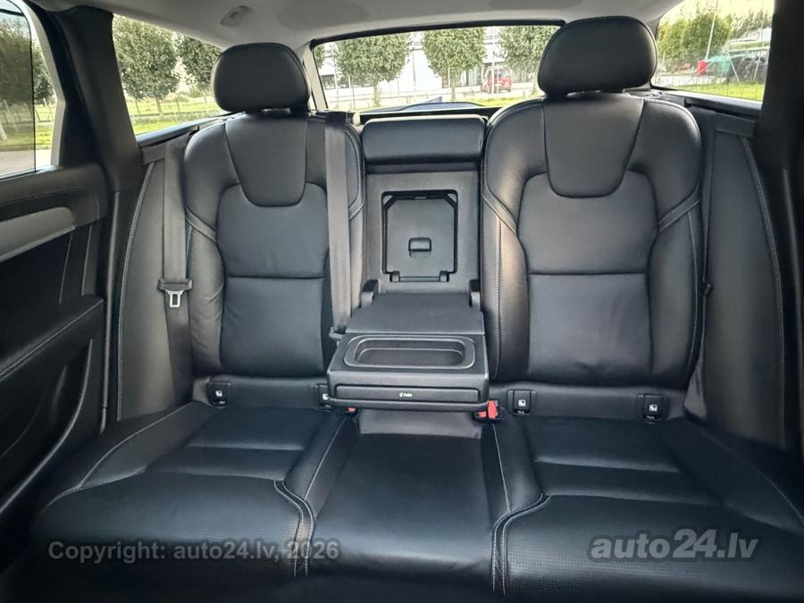 Black Volvo V90 2018 in Tartu, with an engine capacity of 2.00 L and mileage of 109 thousand km for 21500 €, photo 16 on AUTOMOTO.COM.LV
