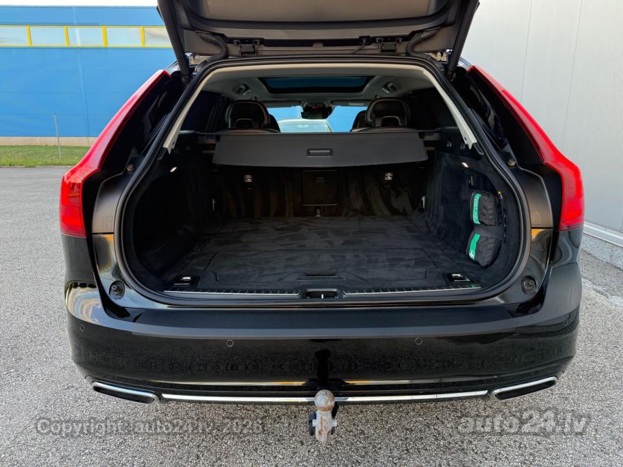 Black Volvo V90 2018 in Tartu, with an engine capacity of 2.00 L and mileage of 109 thousand km for 21500 €, photo 30 on AUTOMOTO.COM.LV