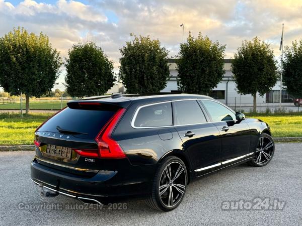 Volvo V90 2018 Tartu vietnē Melns Volvo V90 2018 Tartu, ar dzinēja tilpumu 2.00 L un nobraukumu 109 tūkst. km par 21500 €, foto 5 vietnē AUTOMOTO.COM.LV