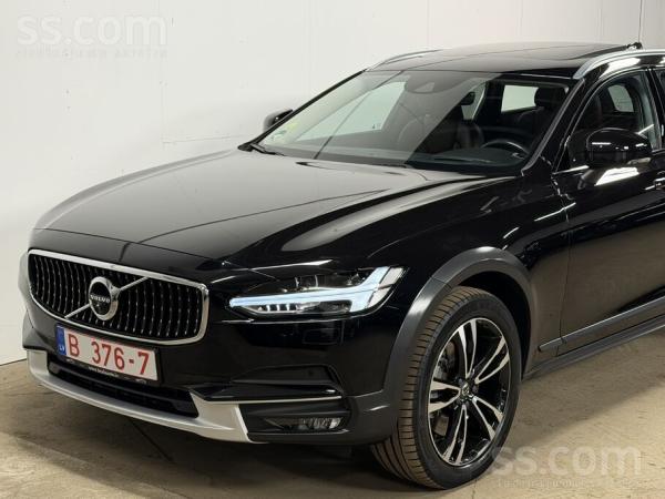 Black Volvo V90 2018 in Jurmala, with an engine capacity of 2.00 L and mileage of 263 thousand km for 19750 €, photo 7 on AUTOMOTO.COM.LV
