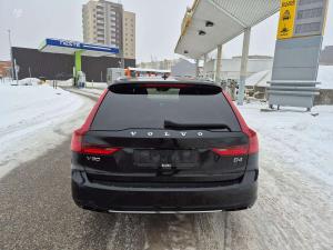 Black Volvo V90 2019 in Panevezys, with an engine capacity of 1.97 L and mileage of 533 thousand km for 10900 €, photo 4 on AUTOMOTO.COM.LV