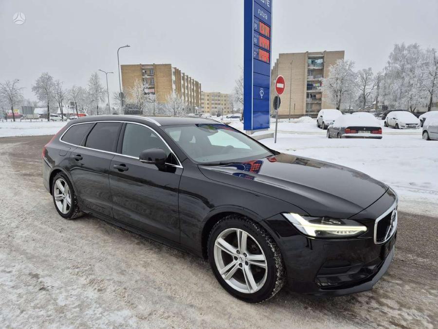 Black Volvo V90 2019 in Panevezys, with an engine capacity of 1.97 L and mileage of 533 thousand km for 10900 €, photo 6 on AUTOMOTO.COM.LV