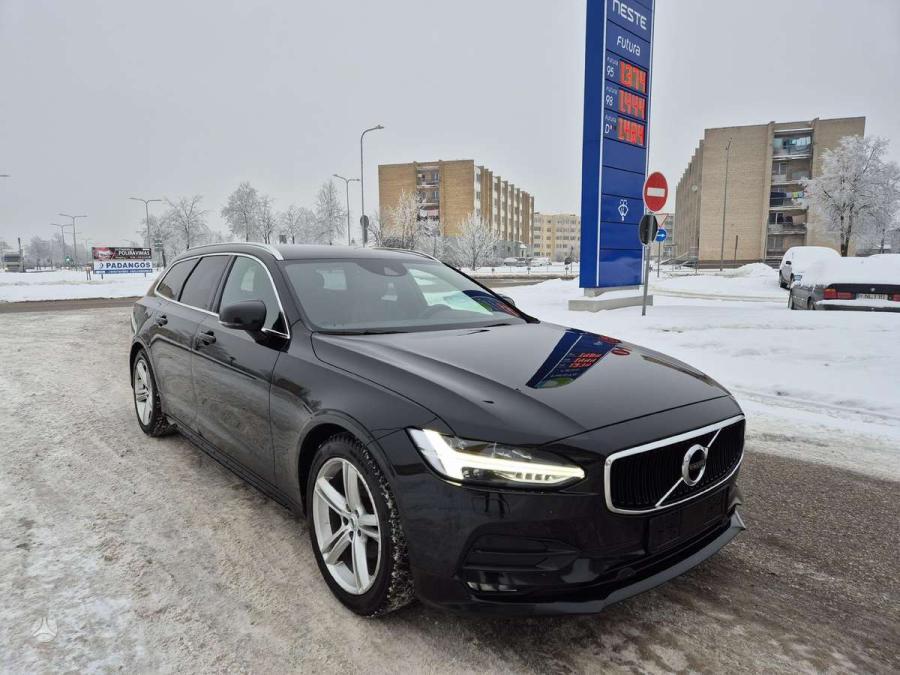 Black Volvo V90 2019 in Panevezys, with an engine capacity of 1.97 L and mileage of 533 thousand km for 10900 €, photo 8 on AUTOMOTO.COM.LV