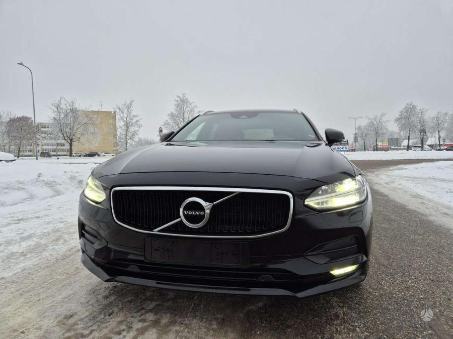 Black Volvo V90 2019 in Panevezys, with an engine capacity of 1.97 L and mileage of 533 thousand km for 10900 €, photo 9 on AUTOMOTO.COM.LV