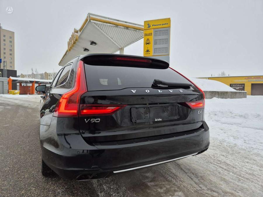 Black Volvo V90 2019 in Panevezys, with an engine capacity of 1.97 L and mileage of 533 thousand km for 10900 €, photo 10 on AUTOMOTO.COM.LV