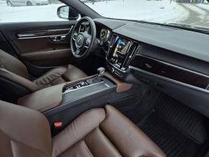 Black Volvo V90 2019 in Panevezys, with an engine capacity of 1.97 L and mileage of 533 thousand km for 10900 €, photo 12 on AUTOMOTO.COM.LV