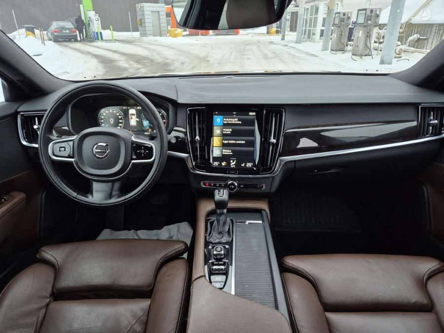 Black Volvo V90 2019 in Panevezys, with an engine capacity of 1.97 L and mileage of 533 thousand km for 10900 €, photo 13 on AUTOMOTO.COM.LV