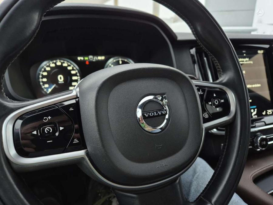 Black Volvo V90 2019 in Panevezys, with an engine capacity of 1.97 L and mileage of 533 thousand km for 10900 €, photo 14 on AUTOMOTO.COM.LV