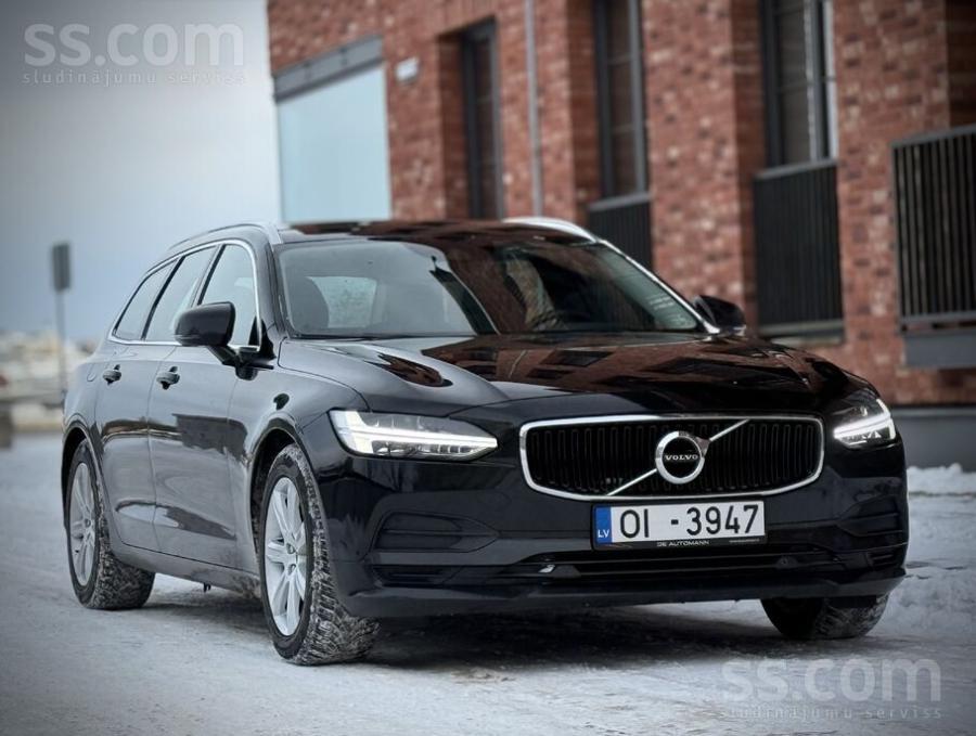 Black Volvo V90 2019 in Riga, with an engine capacity of 2.00 L and mileage of 223 thousand km for 18400 €, photo 3 on AUTOMOTO.COM.LV