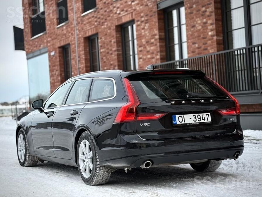 Black Volvo V90 2019 in Riga, with an engine capacity of 2.00 L and mileage of 223 thousand km for 18400 €, photo 6 on AUTOMOTO.COM.LV