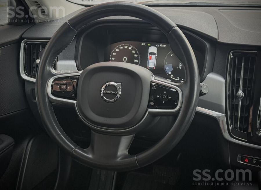 Black Volvo V90 2019 in Riga, with an engine capacity of 2.00 L and mileage of 223 thousand km for 18400 €, photo 15 on AUTOMOTO.COM.LV