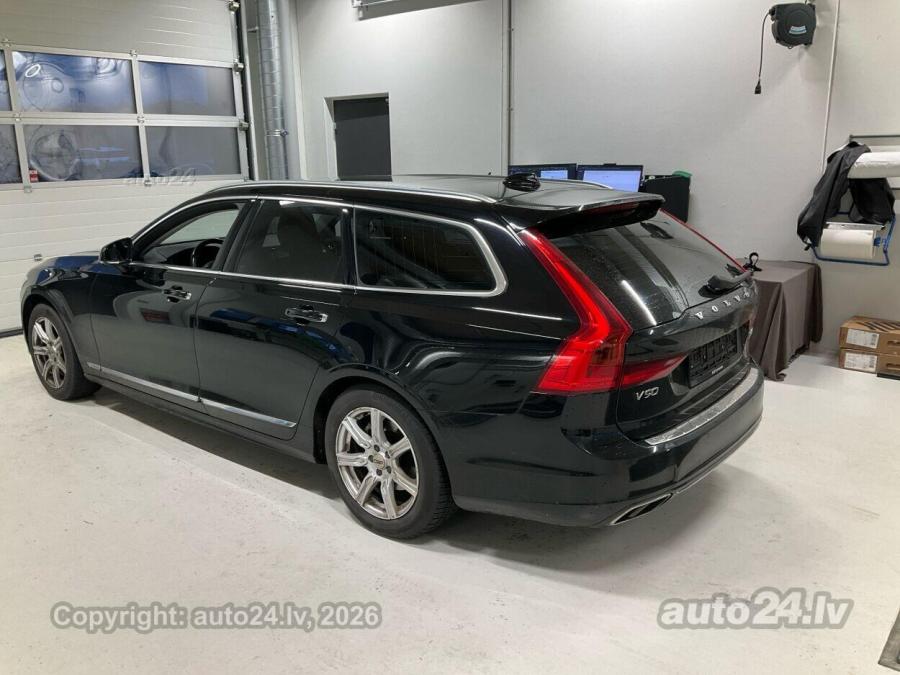 Melns Volvo V90 2019 Tartu, ar dzinēja tilpumu 2.00 L un nobraukumu 201 tūkst. km par 16900 €, foto 4 vietnē AUTOMOTO.COM.LV