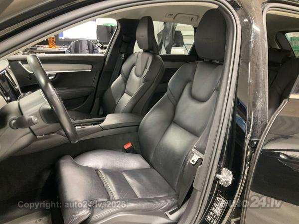 Black Volvo V90 2019 in Tartu, with an engine capacity of 2.00 L and mileage of 201 thousand km for 16900 €, photo 9 on AUTOMOTO.COM.LV