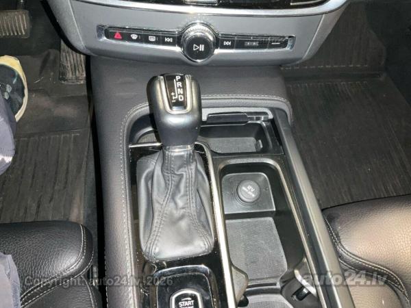 Black Volvo V90 2019 in Tartu, with an engine capacity of 2.00 L and mileage of 201 thousand km for 16900 €, photo 8 on AUTOMOTO.COM.LV