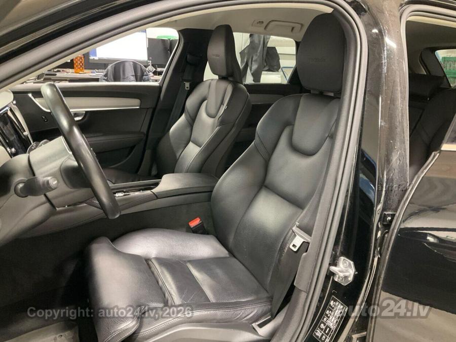 Black Volvo V90 2019 in Tartu, with an engine capacity of 2.00 L and mileage of 201 thousand km for 16900 €, photo 9 on AUTOMOTO.COM.LV