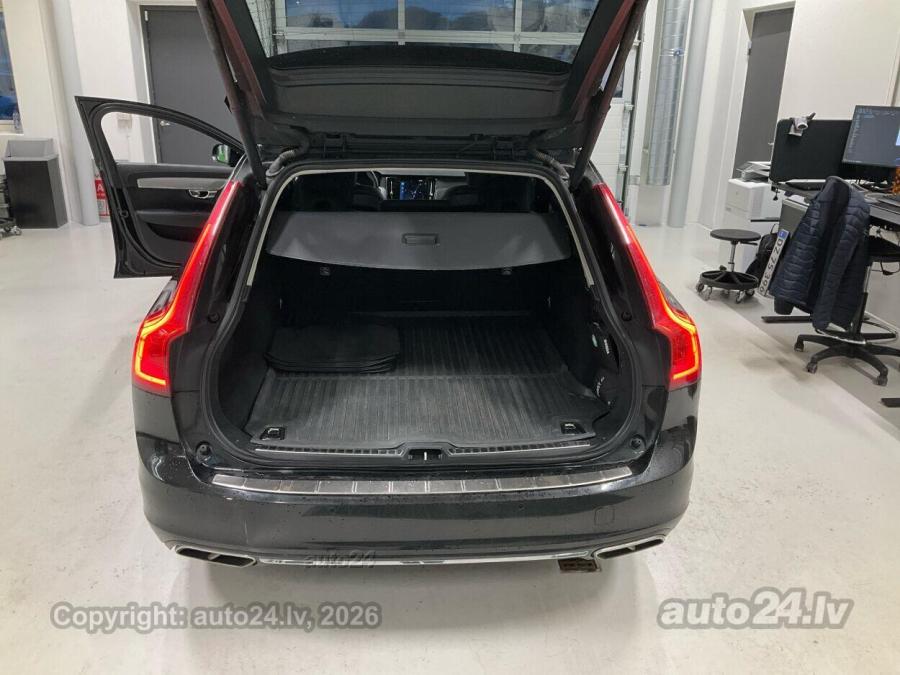 Black Volvo V90 2019 in Tartu, with an engine capacity of 2.00 L and mileage of 201 thousand km for 16900 €, photo 12 on AUTOMOTO.COM.LV