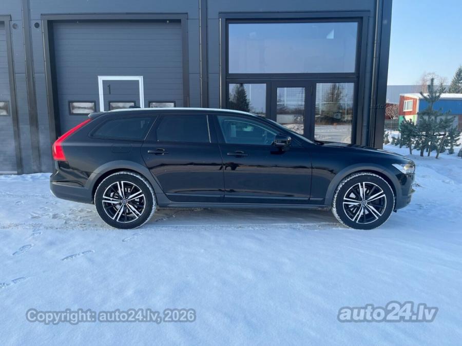 Melns Volvo V90 2019 Tallina, ar dzinēja tilpumu 2.00 L un nobraukumu 153 tūkst. km par 22800 €, foto 5 vietnē AUTOMOTO.COM.LV