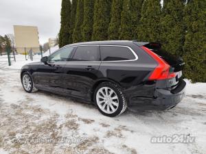 Black Volvo V90 2019 in Paide, with an engine capacity of 2.00 L and mileage of 233 thousand km for 15990 €, photo 4 on AUTOMOTO.COM.LV