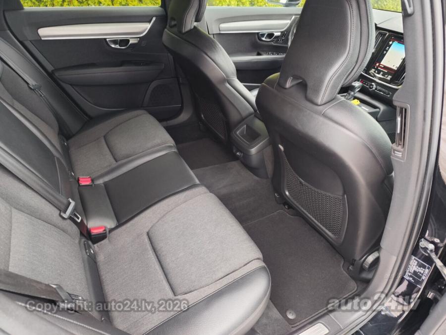 Black Volvo V90 2019 in Paide, with an engine capacity of 2.00 L and mileage of 233 thousand km for 15990 €, photo 14 on AUTOMOTO.COM.LV