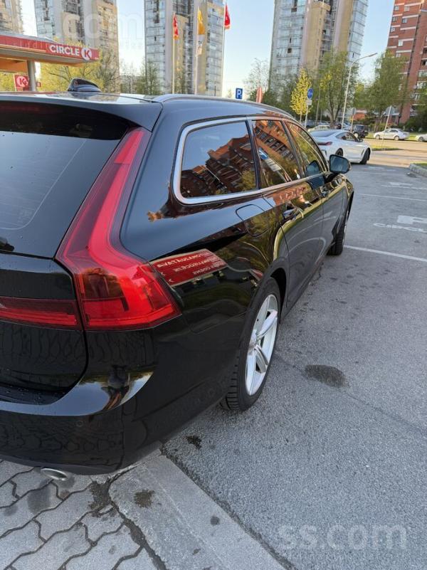 Black Volvo V90 2019 in Riga, with an engine capacity of 2.00 L and mileage of 260 thousand km for 15000 €, photo 4 on AUTOMOTO.COM.LV