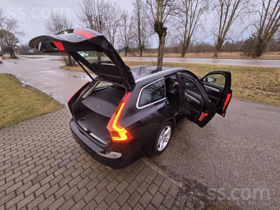 Melns Volvo V90 2019 Ogre, ar dzinēja tilpumu 2.00 L un nobraukumu 270 tūkst. km par 13400 €, foto 10 vietnē AUTOMOTO.COM.LV