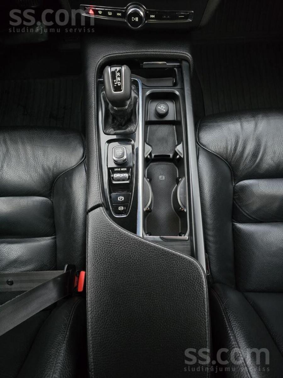 Melns Volvo V90 2019 Ogre, ar dzinēja tilpumu 2.00 L un nobraukumu 270 tūkst. km par 13400 €, foto 12 vietnē AUTOMOTO.COM.LV