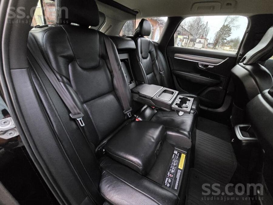 Melns Volvo V90 2019 Ogre, ar dzinēja tilpumu 2.00 L un nobraukumu 270 tūkst. km par 13400 €, foto 23 vietnē AUTOMOTO.COM.LV