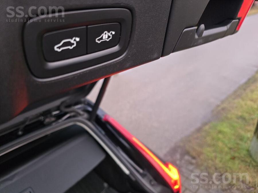 Melns Volvo V90 2019 Ogre, ar dzinēja tilpumu 2.00 L un nobraukumu 270 tūkst. km par 13400 €, foto 27 vietnē AUTOMOTO.COM.LV