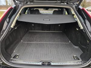 Melns Volvo V90 2019 Ogre, ar dzinēja tilpumu 2.00 L un nobraukumu 270 tūkst. km par 13400 €, foto 28 vietnē AUTOMOTO.COM.LV